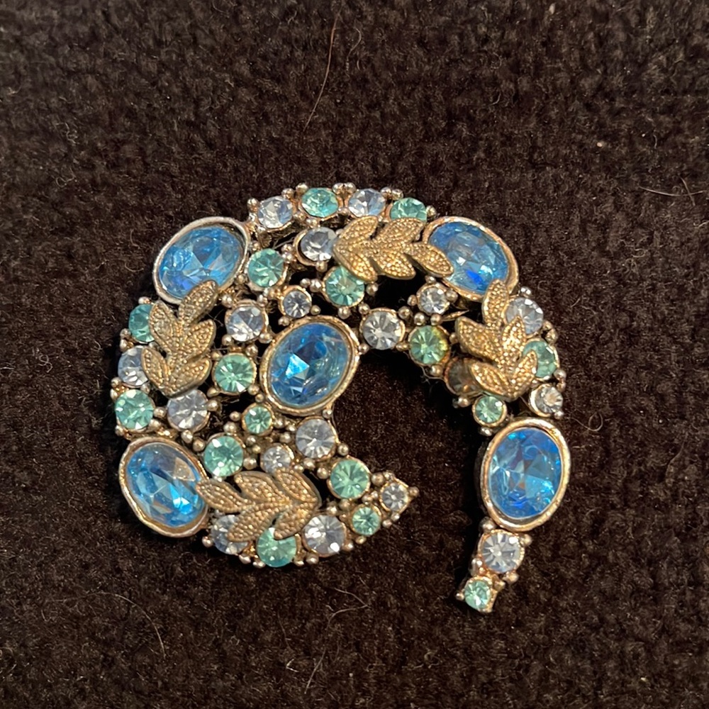 Vintage Blue Stone Broach With Silver Leaves - Gem